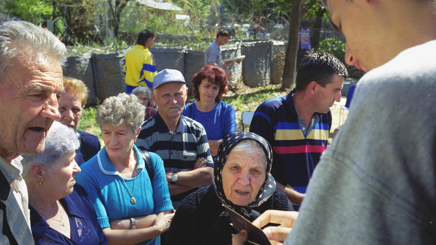 The OSCE and the United Nations update Kosovo voters' list | OSCE ...